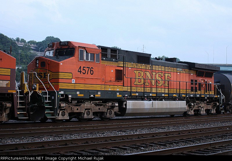 BNSF 4576